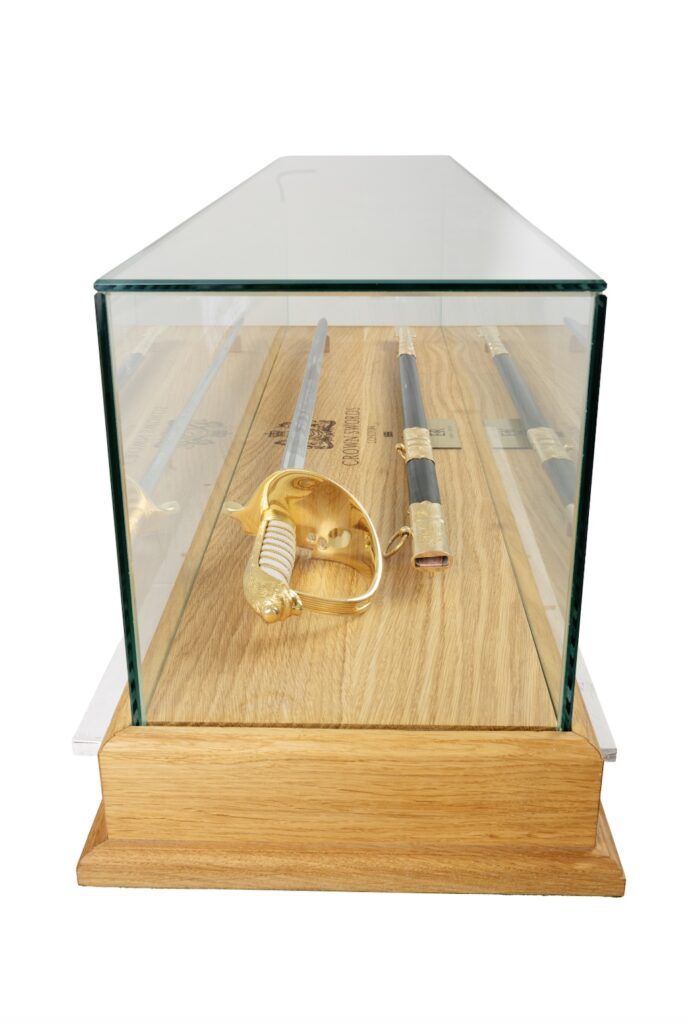 Glass Mantelpiece Sword Display – Crown Swords England Ltd