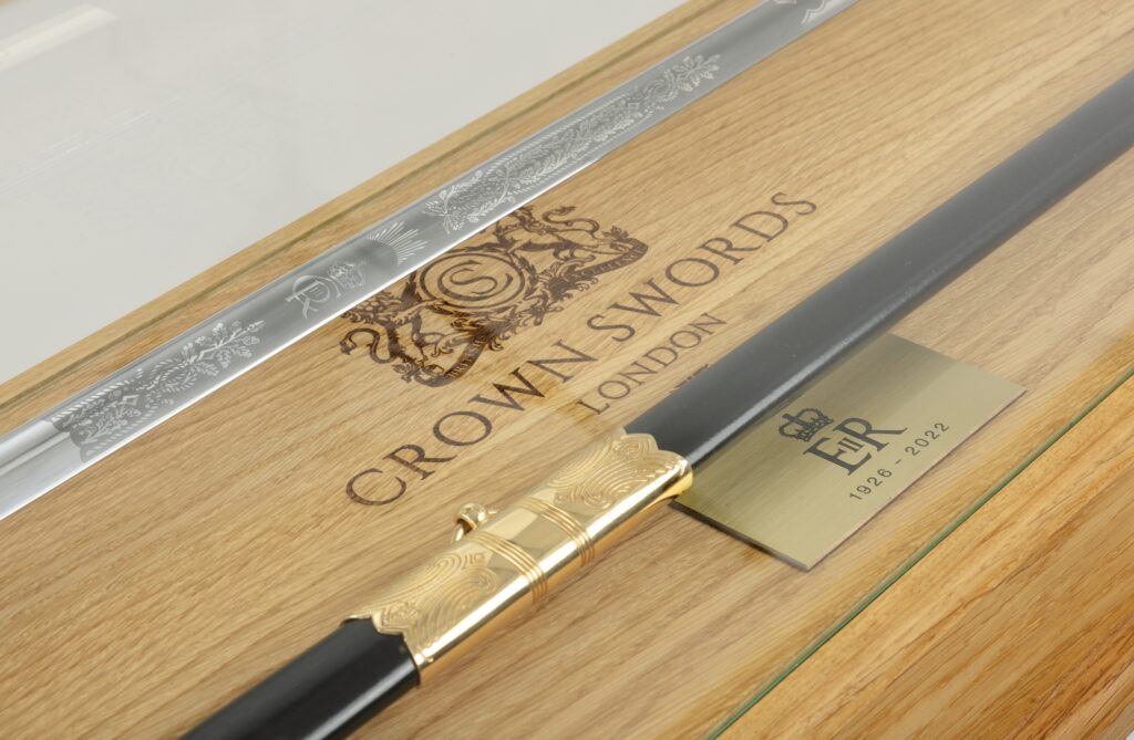 Glass Mantelpiece Sword Display – Crown Swords England Ltd