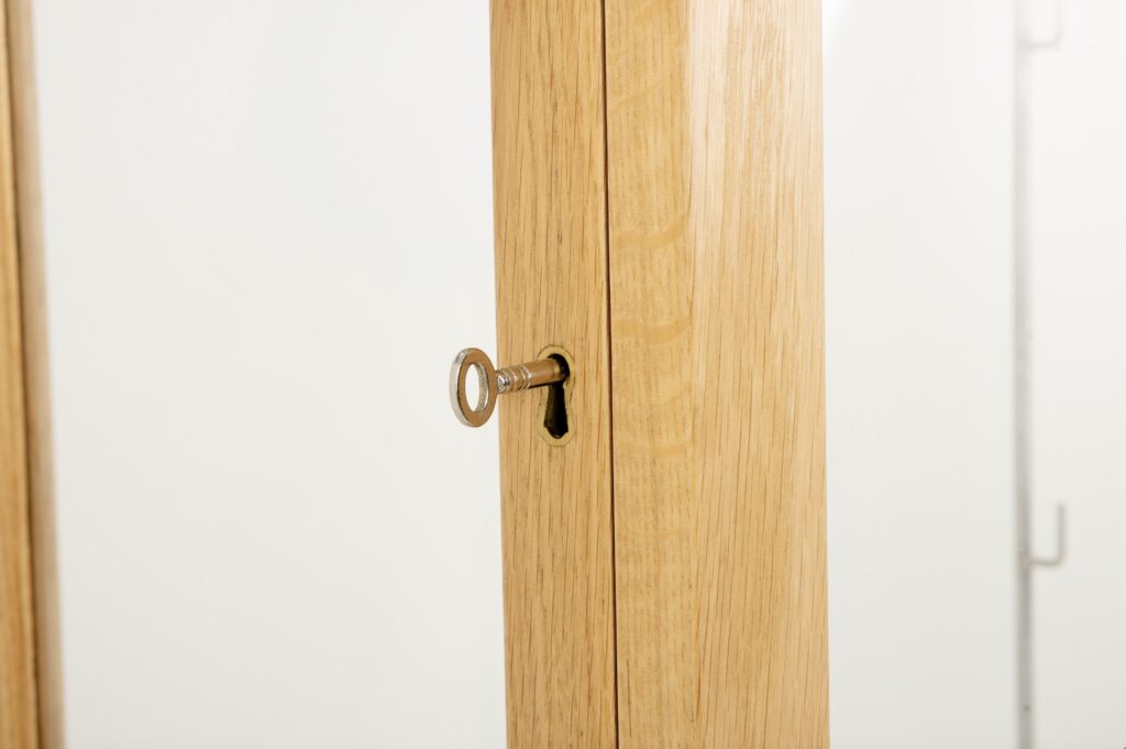 Floating Luxury Sword Display Cabinet – Crown Swords England Ltd