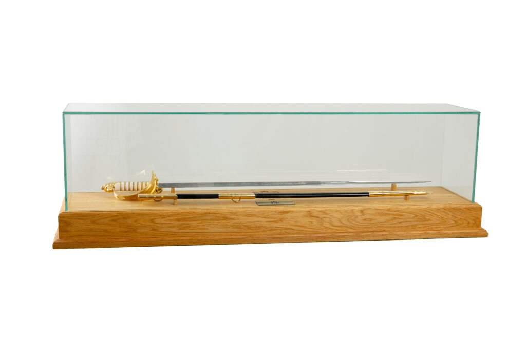 Glass Mantelpiece Sword Display – Crown Swords England Ltd